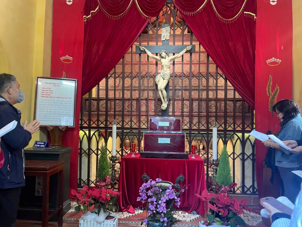 Đoàn Giáo dân Hồng Kông và Hàn Quốc hành hương kính Các Thánh Tử Đạo ...